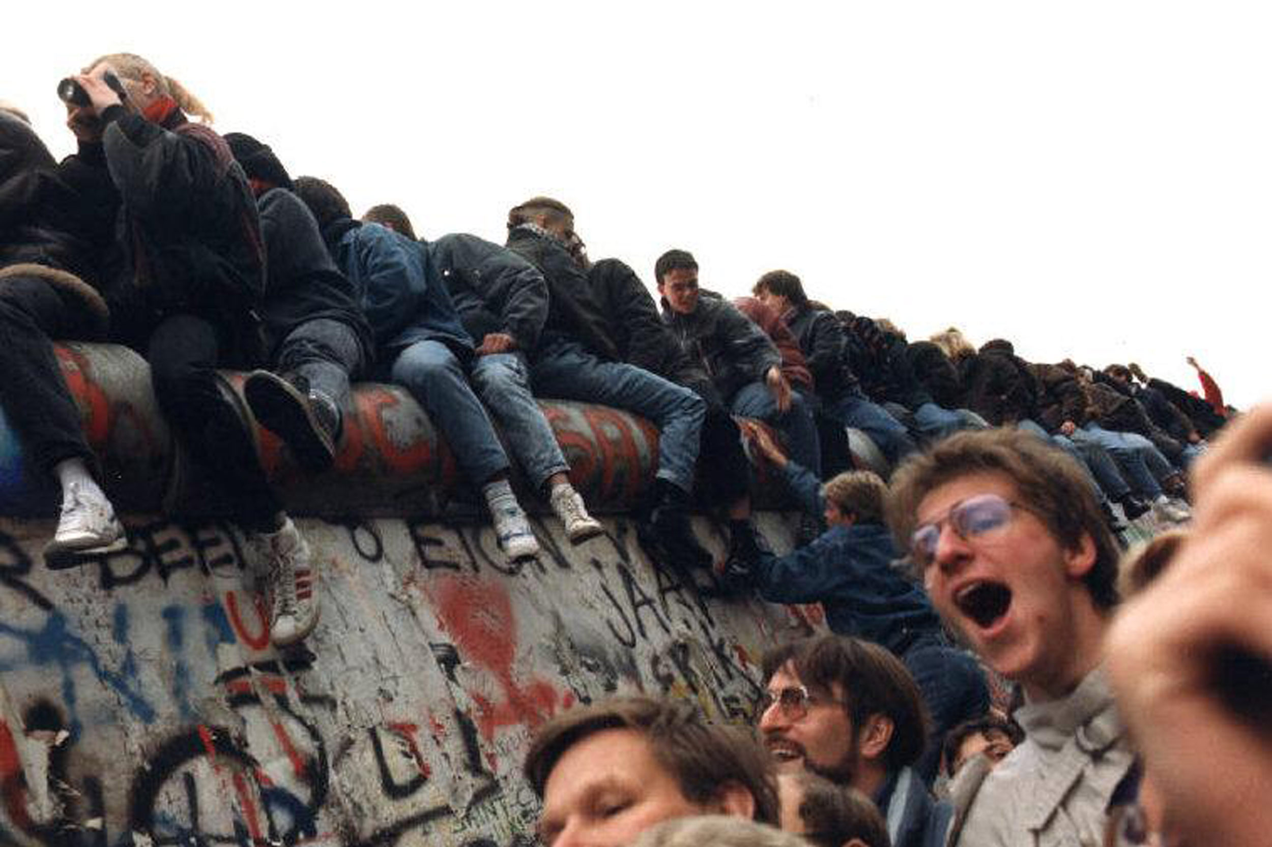 The fall of the Berlin Wall: a visual timeline