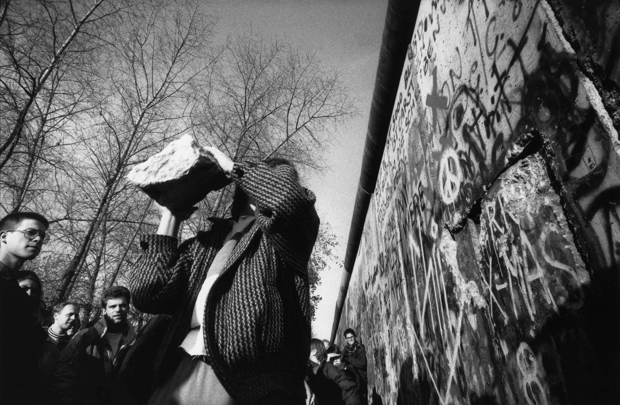 The fall of the Berlin Wall: a visual timeline